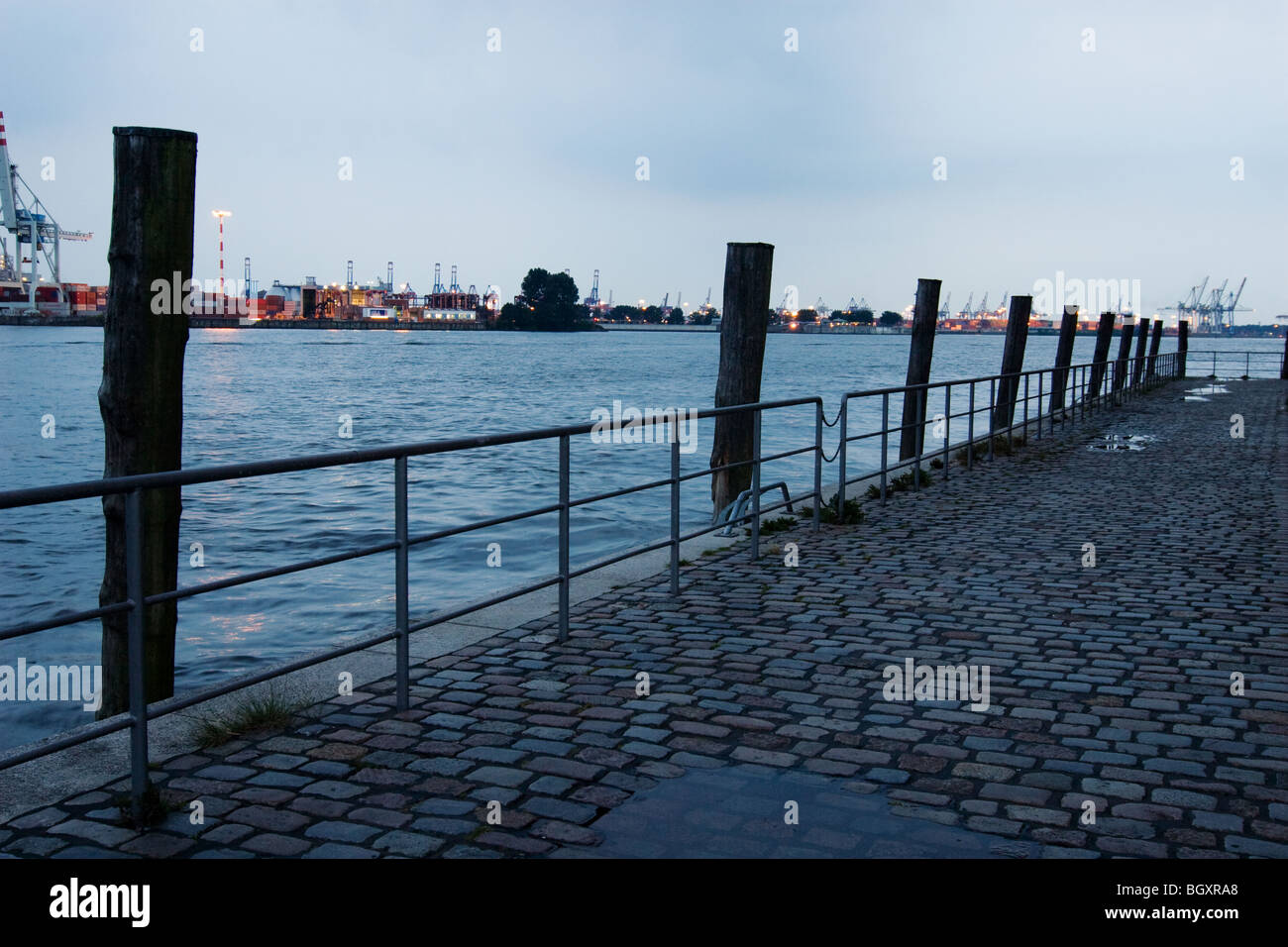 Harbour edge hi-res stock photography and images - Alamy