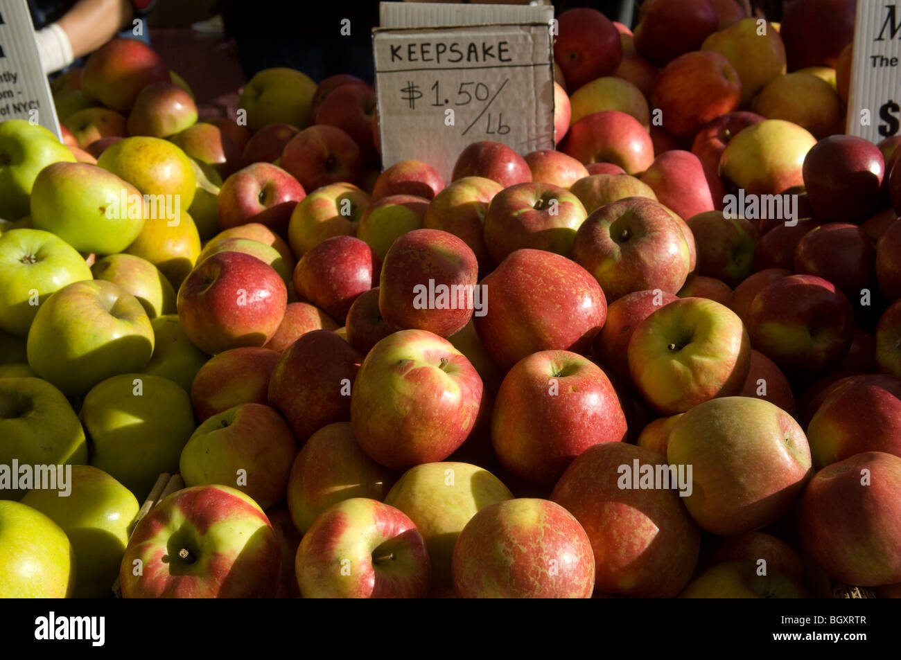 Farmers stand hi-res stock photography and images - Alamy