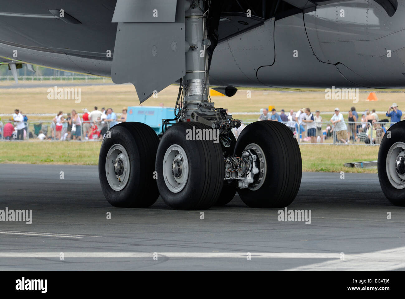 Airbus a380 wheels under carriage hi-res stock photography and images ...