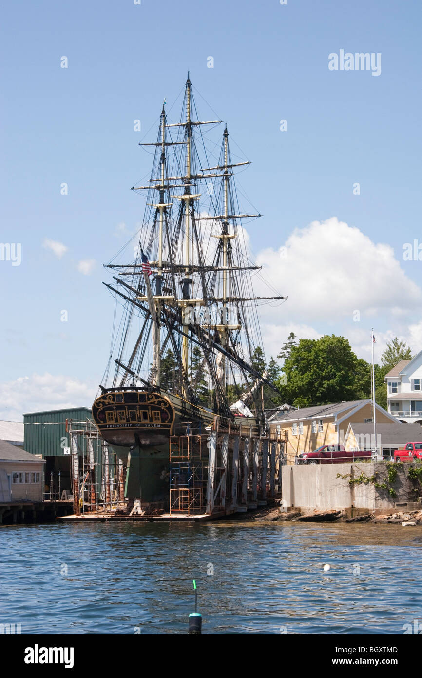 Ship sail yardarm hi-res stock photography and images - Alamy