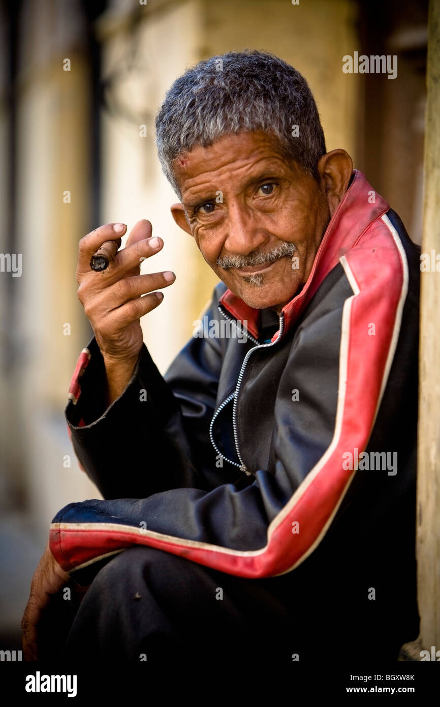 Man smoking cigar outdoors hi-res stock photography and images - Alamy