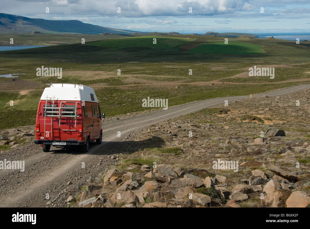 Steep road and cars hi-res stock photography and images - Alamy