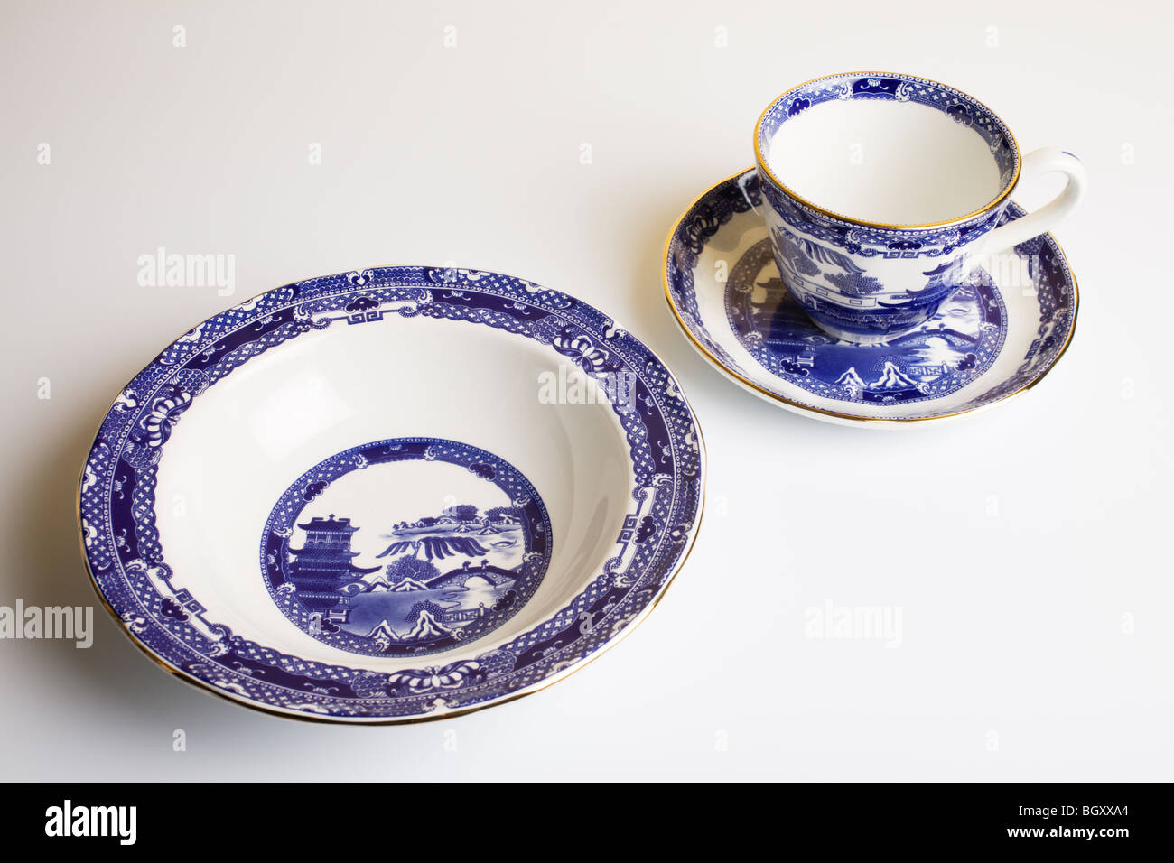 A "Blue Willow Pattern" bowl and teacup Stock Photo - Alamy