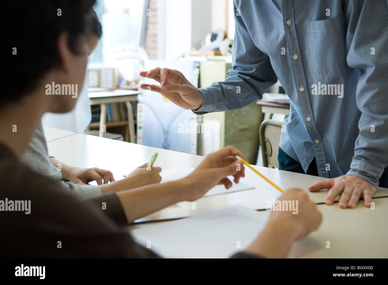 Teacher lecturing hi-res stock photography and images - Alamy
