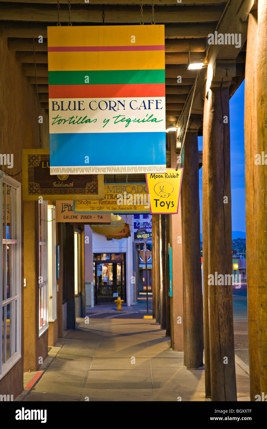 Sign shops hi-res stock photography and images - Alamy