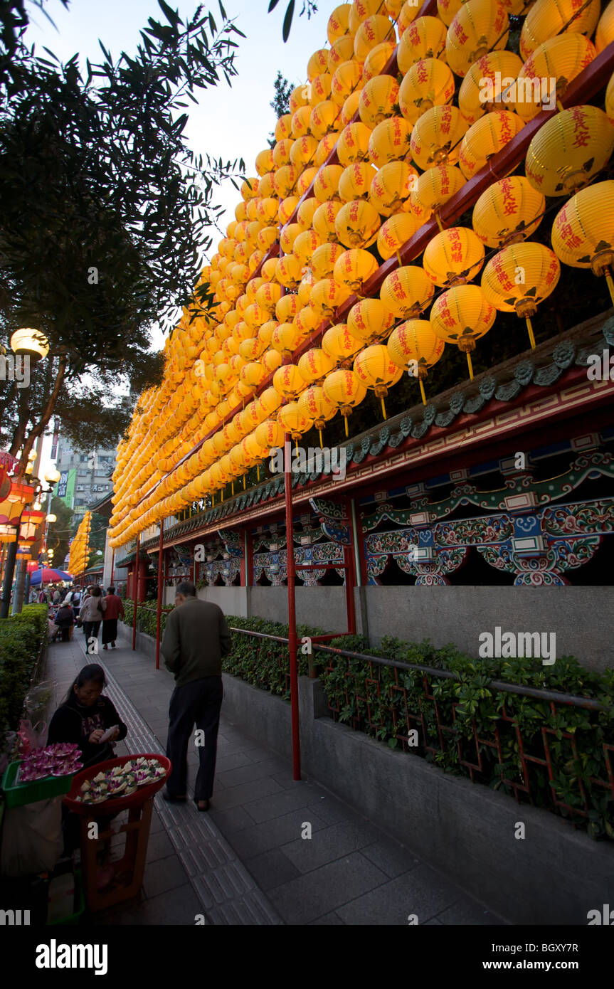 lines of yellow lanterns Stock Photo - Alamy