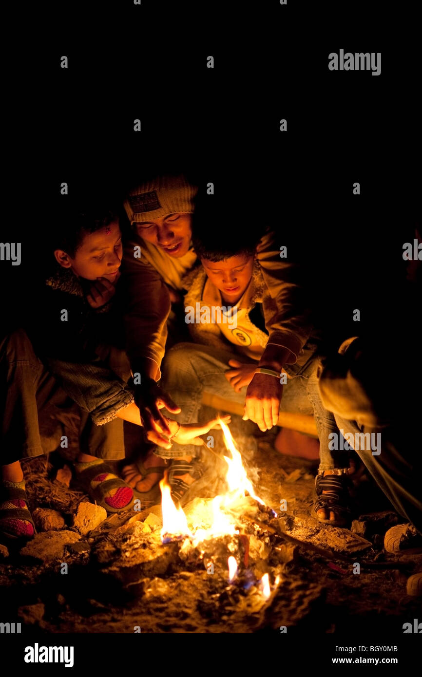 Family sitting around fire hi-res stock photography and images - Alamy