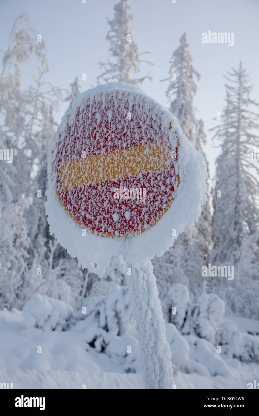Frosty road sign Stock Photo - Alamy