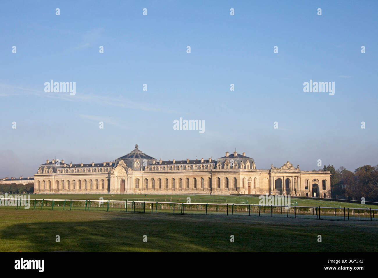 Chantilly horse racing hi-res stock photography and images - Alamy