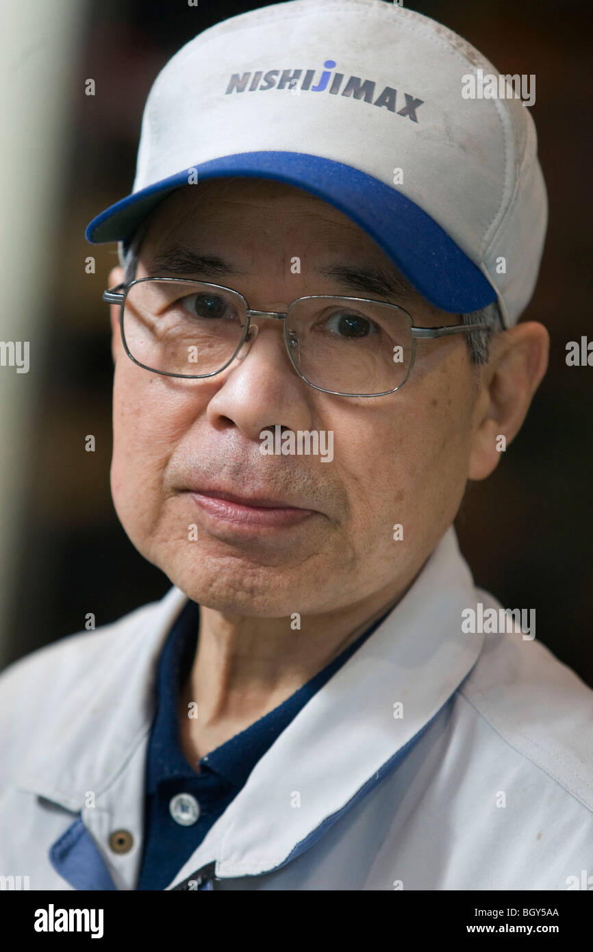 Elderly workers in japanese industry hi-res stock photography and ...