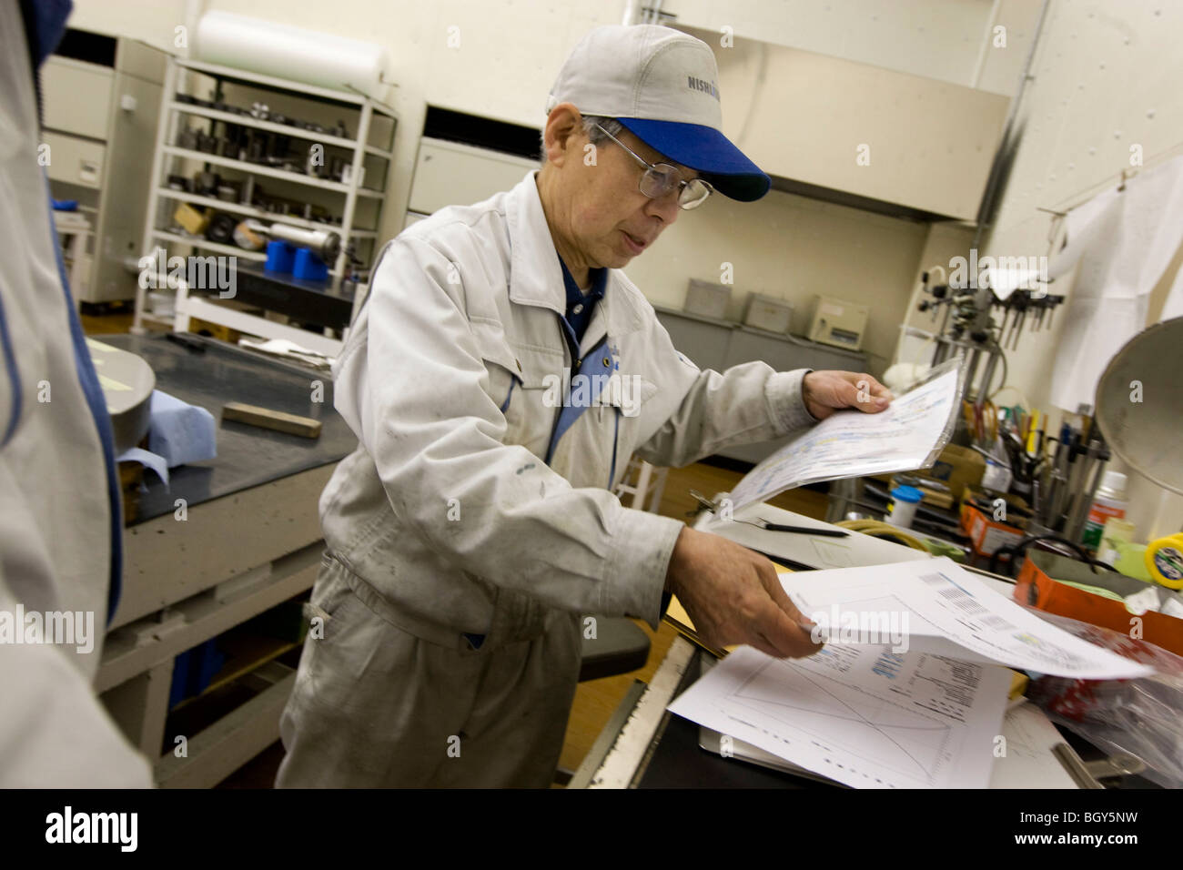 Elderly workers in japanese industry hi-res stock photography and ...