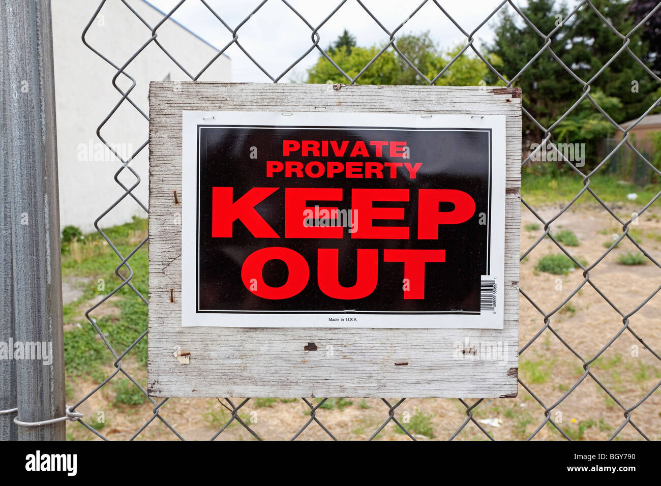 Keep out chain hi-res stock photography and images - Alamy