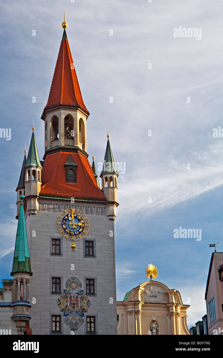 Marienplatz munich building old tower hi-res stock photography and ...