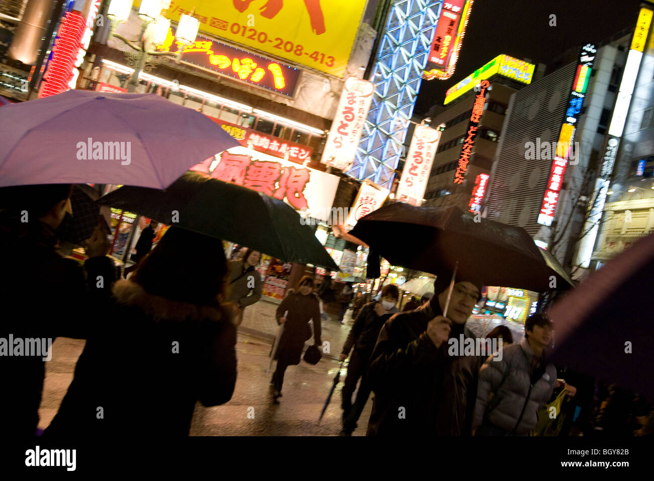 Rainy street scene hi-res stock photography and images - Alamy
