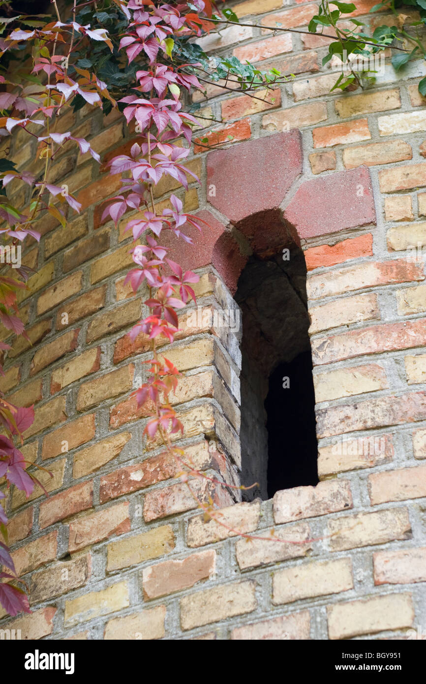 Tumbledown tower hi-res stock photography and images - Alamy