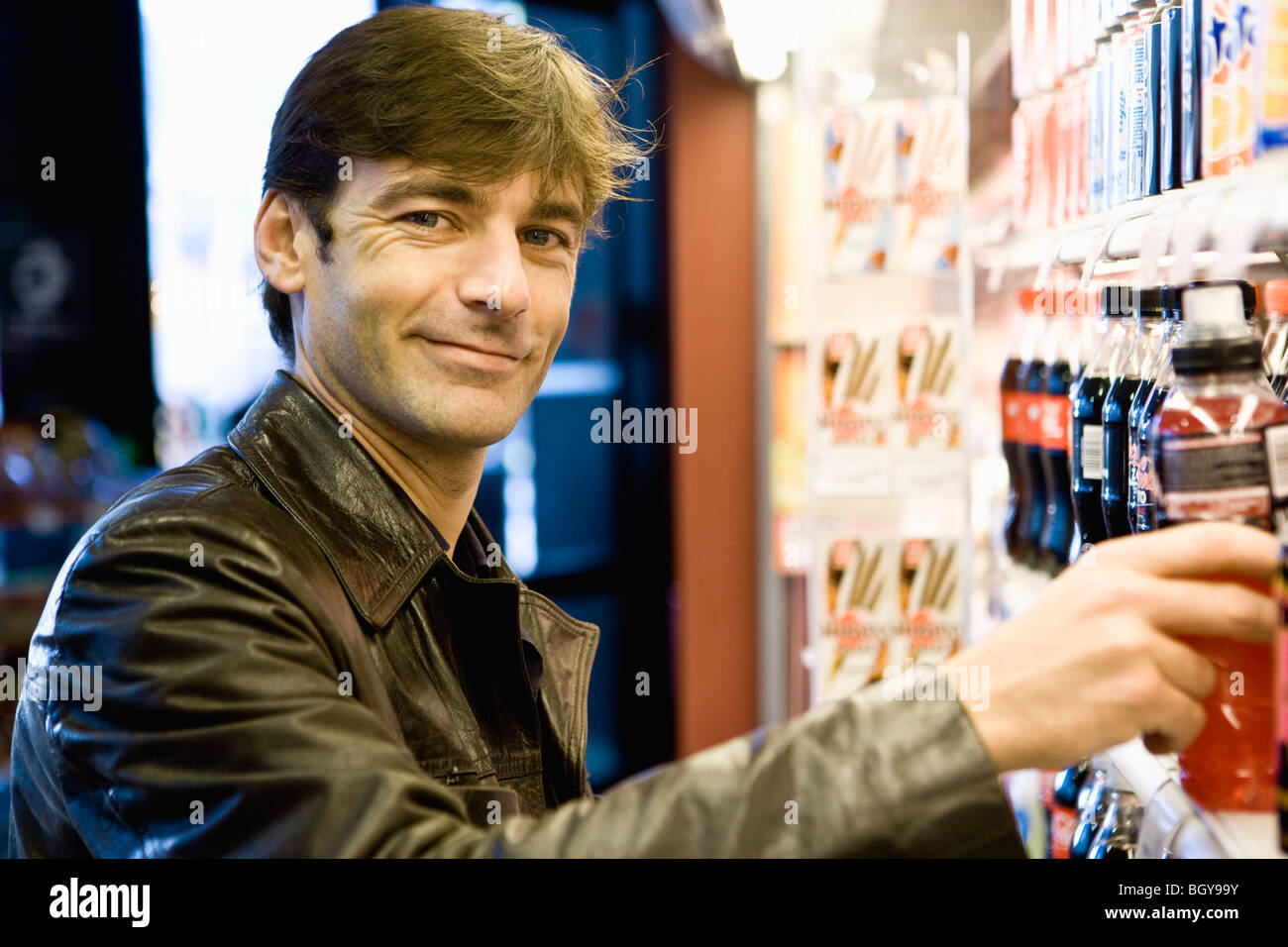 Convenience store interior fridge hi-res stock photography and images ...