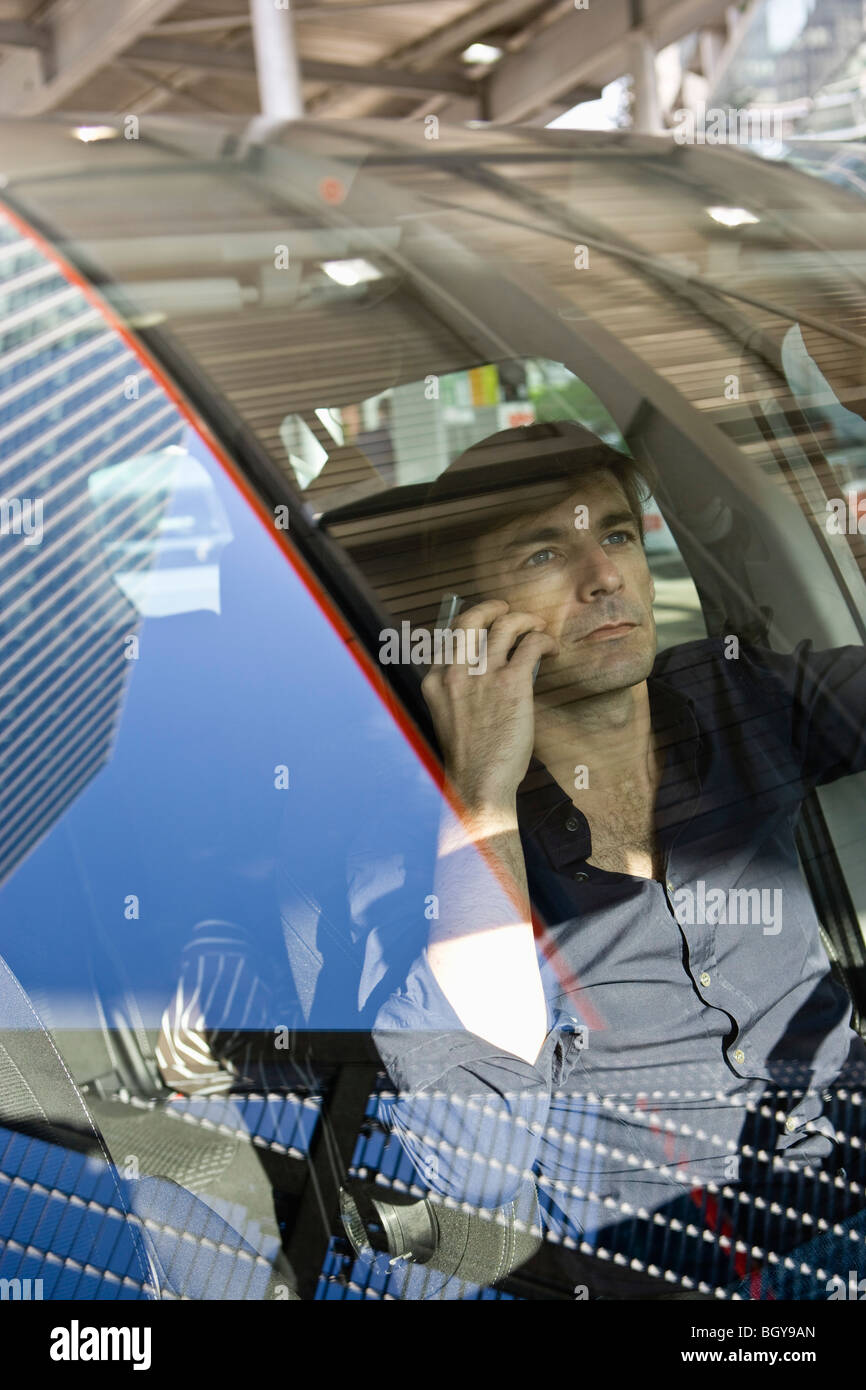 Drivers using mobile phones hi-res stock photography and images - Alamy