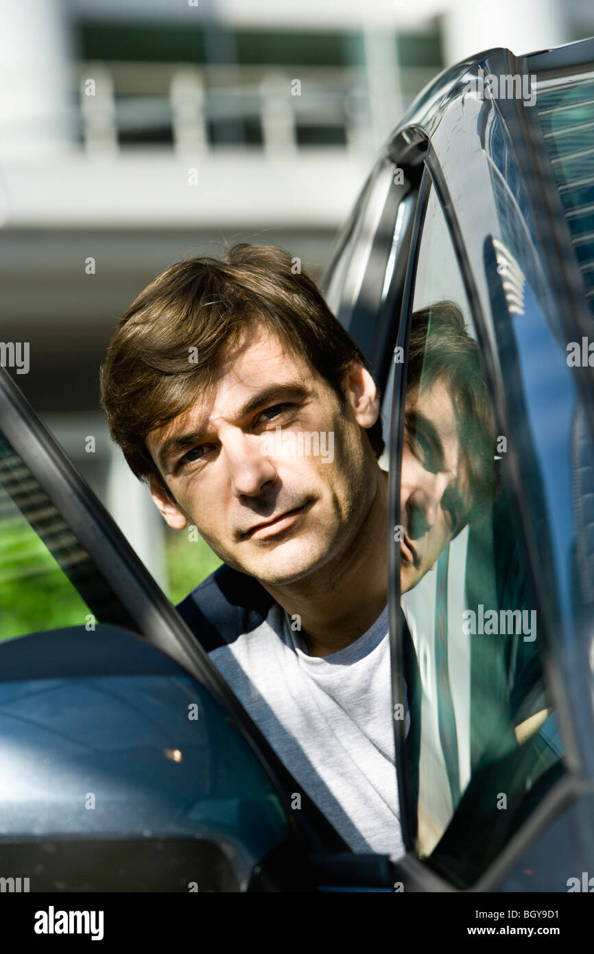 Getting out of a vehicle hi-res stock photography and images - Alamy
