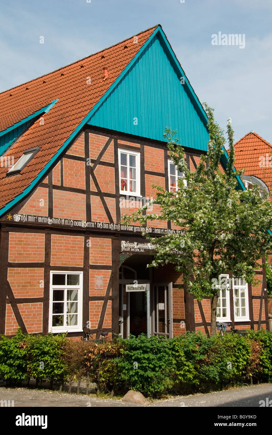 Four by four post hi-res stock photography and images - Alamy