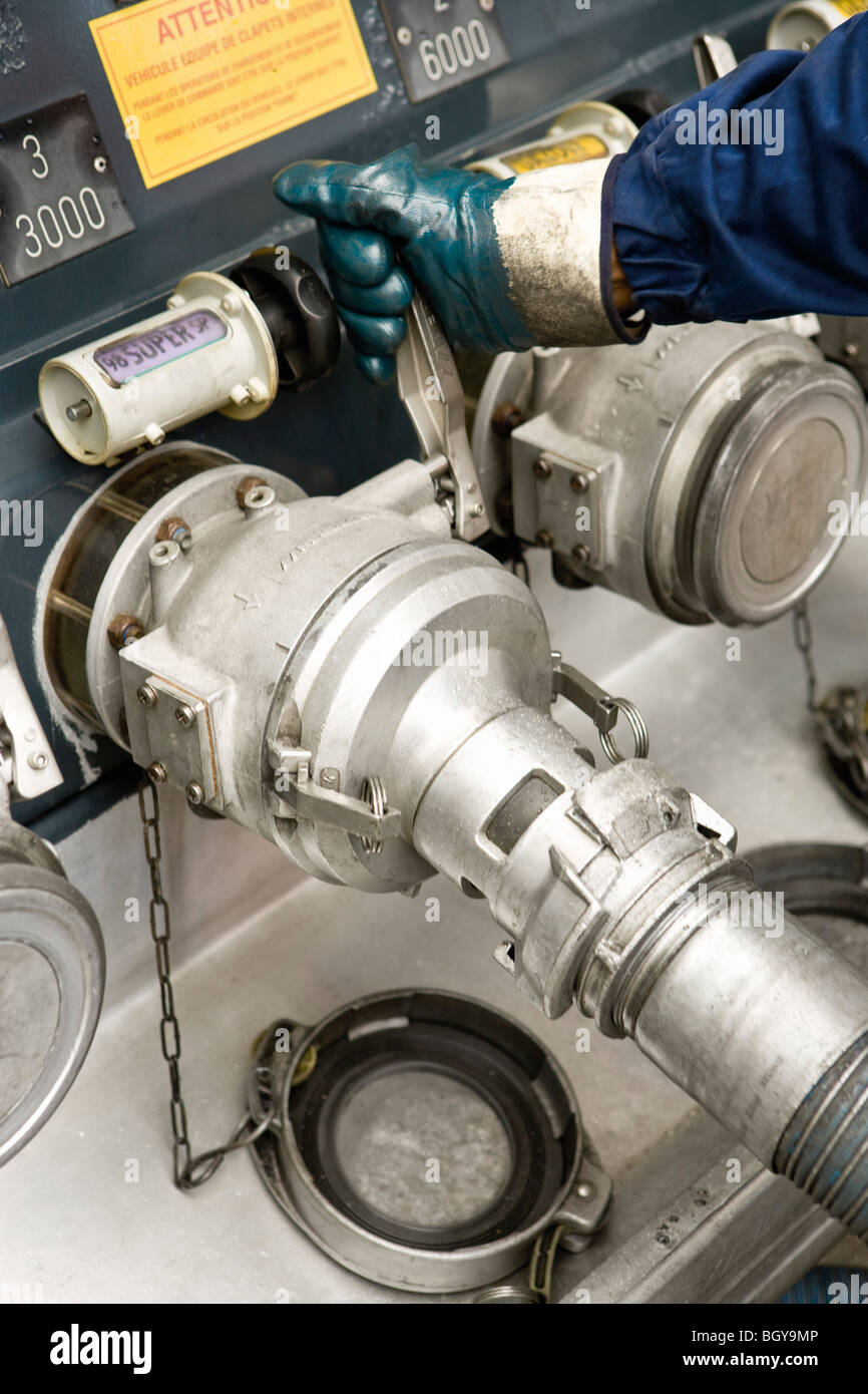 Tanker images hi-res stock photography and images - Alamy