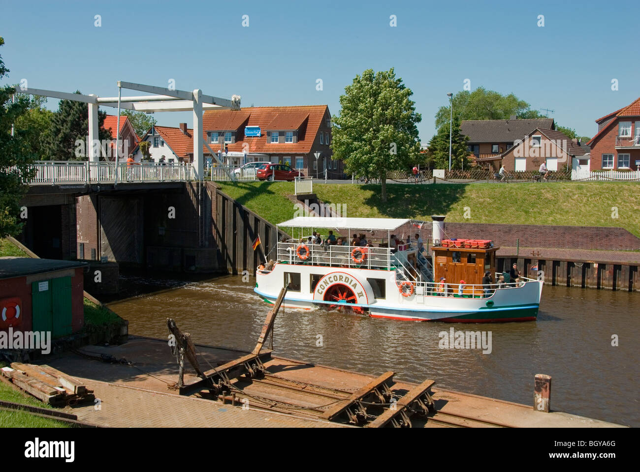 Paddle with lock hi-res stock photography and images - Alamy