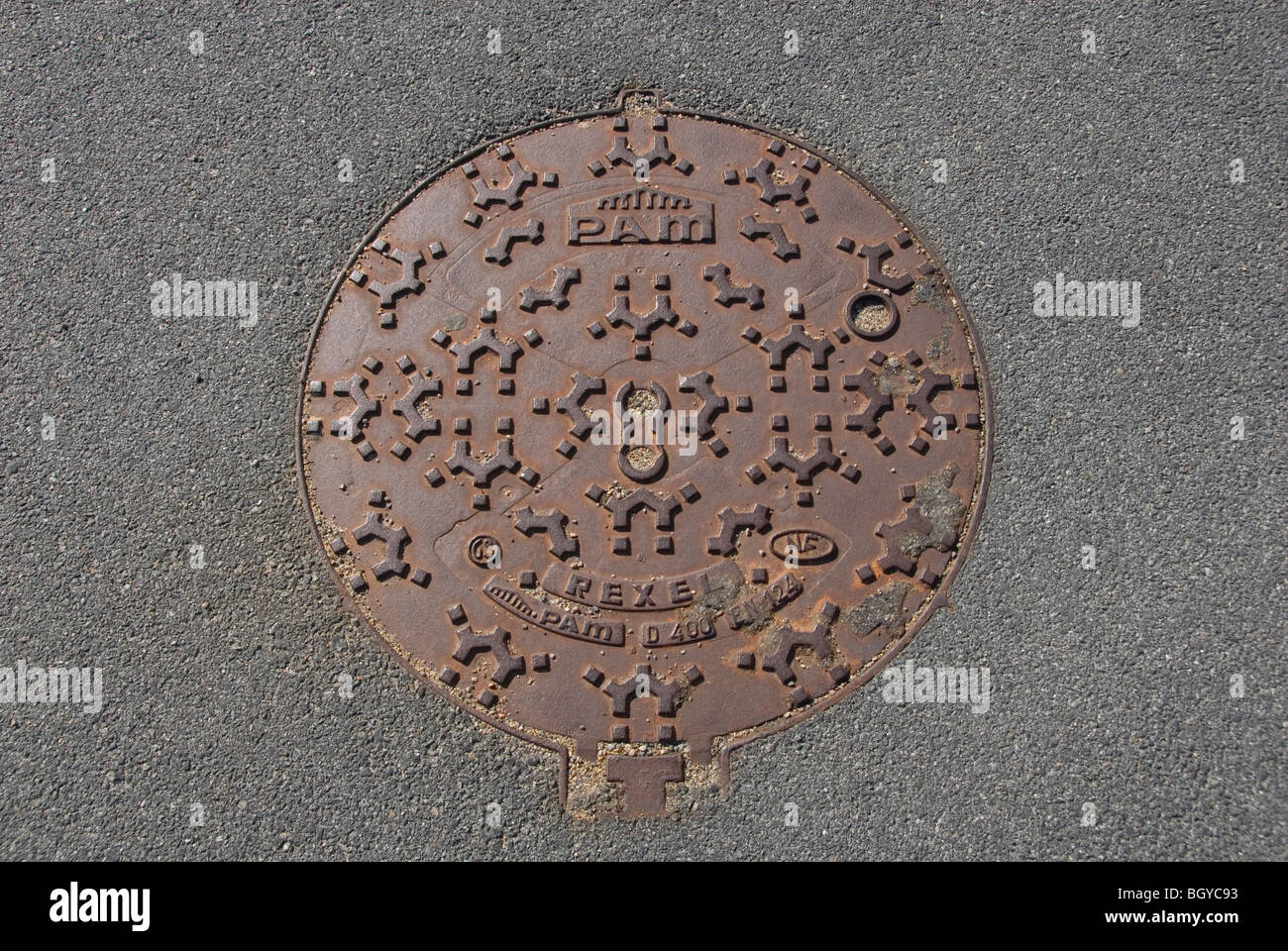 Gully cover hi-res stock photography and images - Alamy
