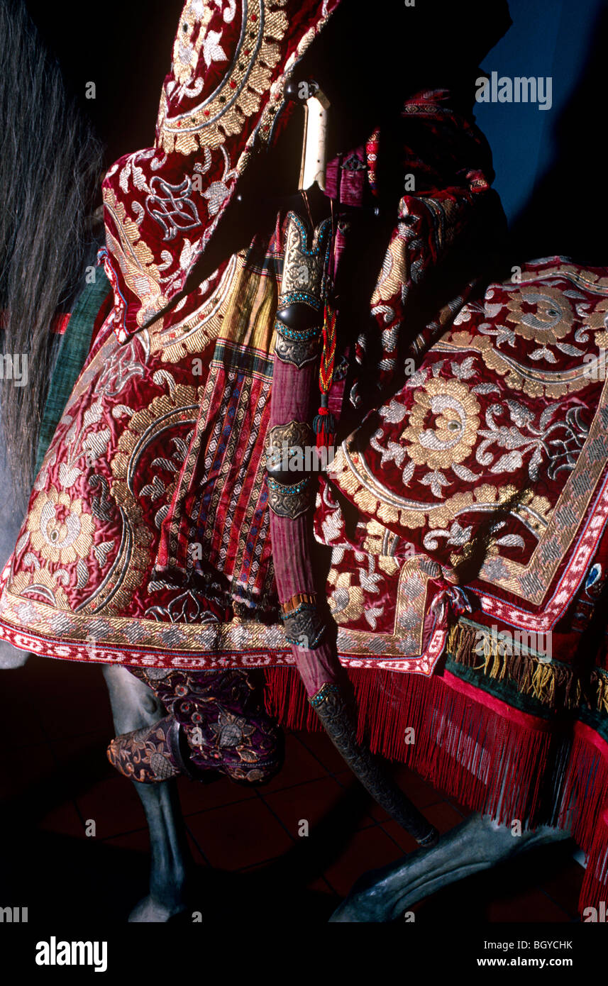 Robe costume ceremonial antique hi-res stock photography and images - Alamy