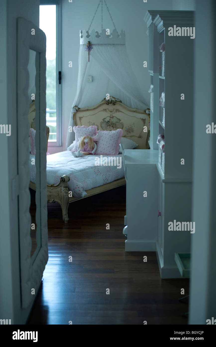 Girls bedroom door hi-res stock photography and images - Alamy