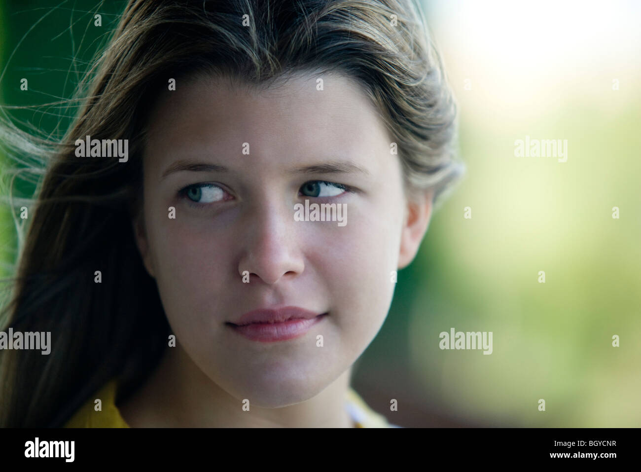Woman turning sideways hi-res stock photography and images - Alamy