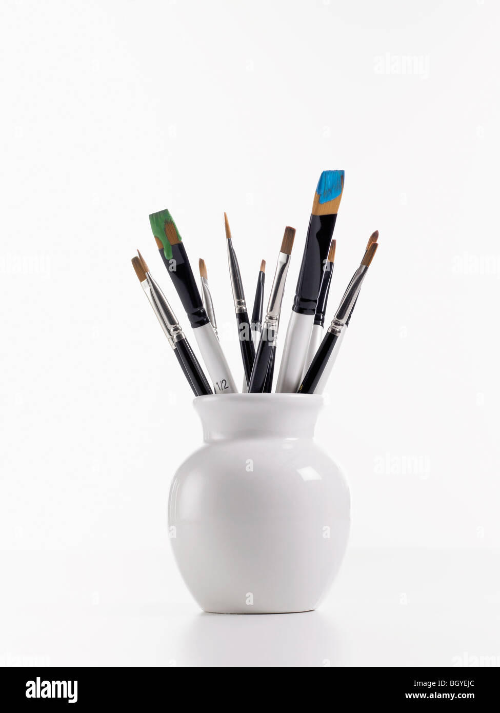 White brushes hi-res stock photography and images - Alamy