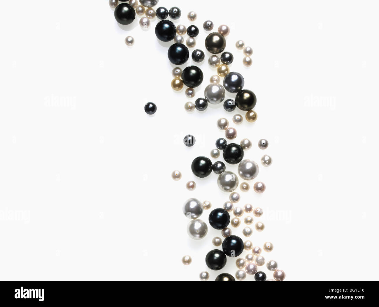 Group of pearls hi-res stock photography and images - Alamy