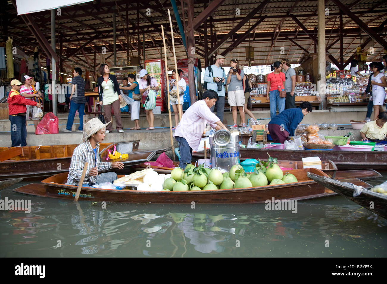 Damnoen Saduak Floating Market Stock Photo - Alamy