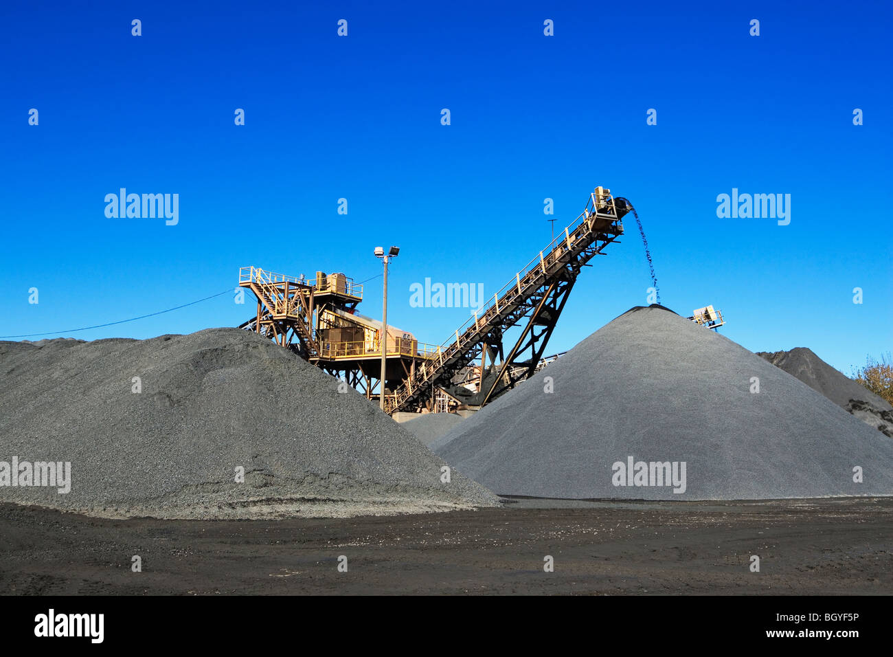 Gravel piles hi-res stock photography and images - Alamy