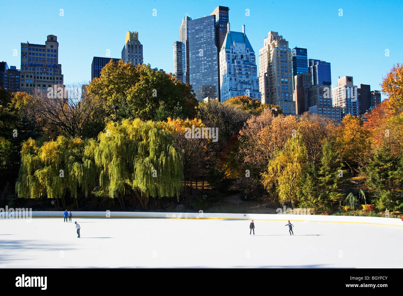 Downtown ice rink Stock Photo - Alamy