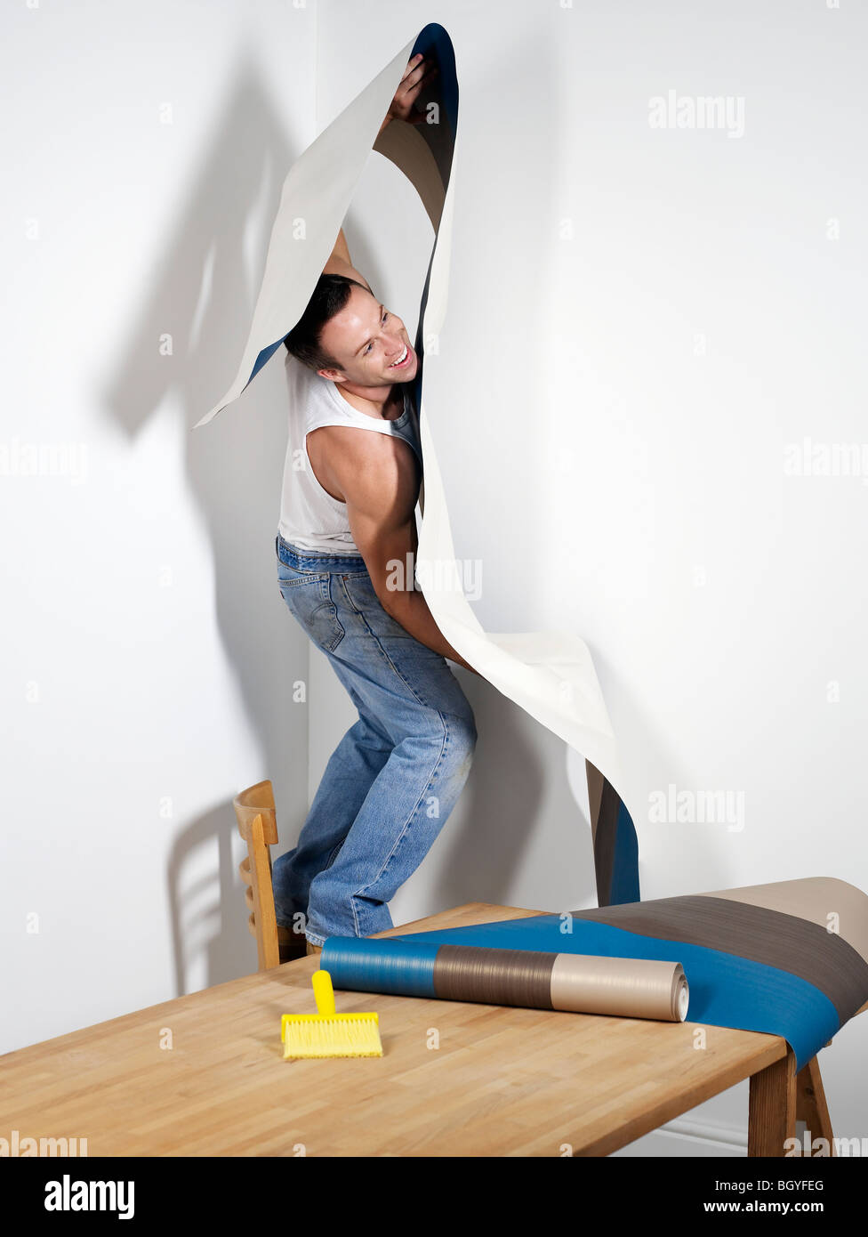 Wallpaper hanging difficulty hi-res stock photography and images - Alamy