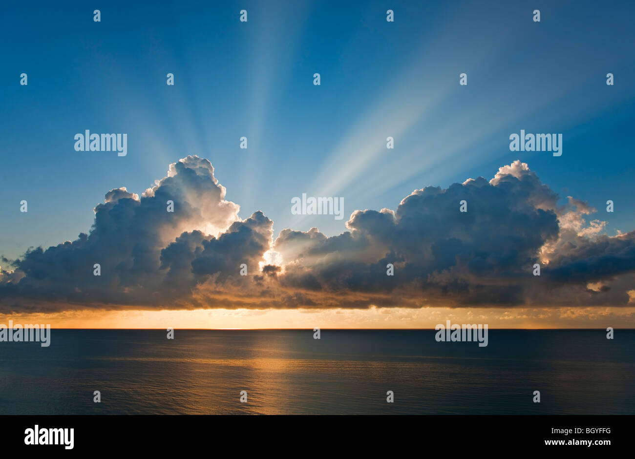 Sunset behind water hi-res stock photography and images - Alamy