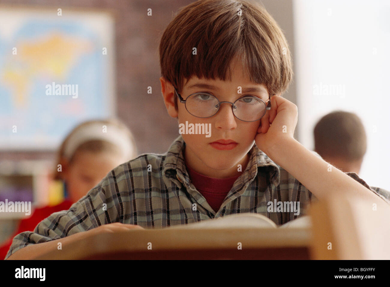 Student sitting at desk in classroom Stock Photo - Alamy