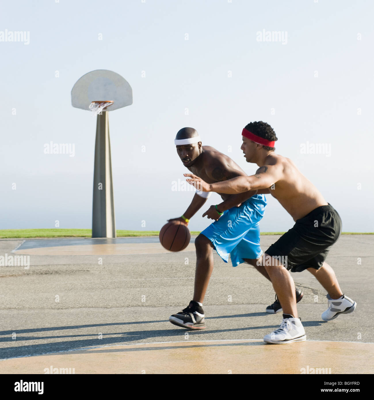 Basketballs in hoops hi-res stock photography and images - Alamy