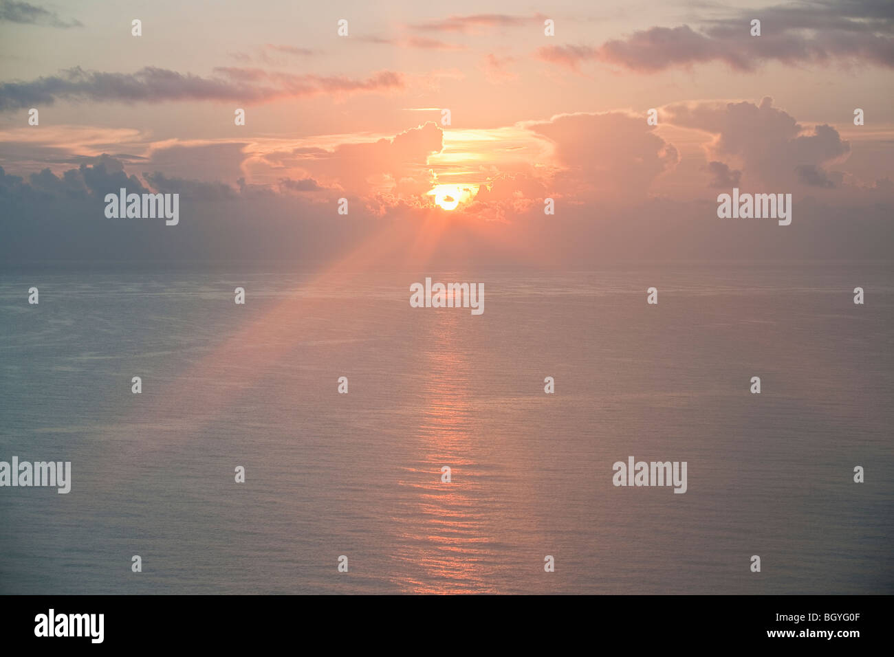 Pink cloud sunset over ocean hi-res stock photography and images - Alamy