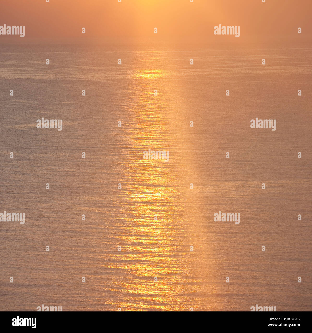 Sunset over ocean reflection hi-res stock photography and images - Alamy