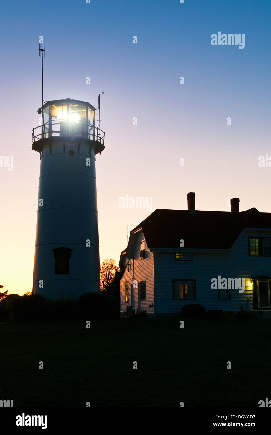 Lighthouse illuminated night hi-res stock photography and images - Alamy