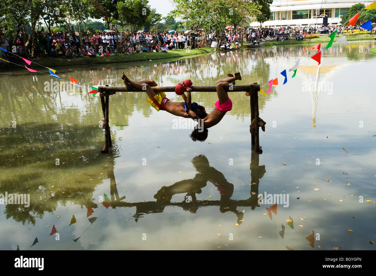 people watching Sea boxing (Muay Talay), Bangkok, Thailand Stock Photo ...
