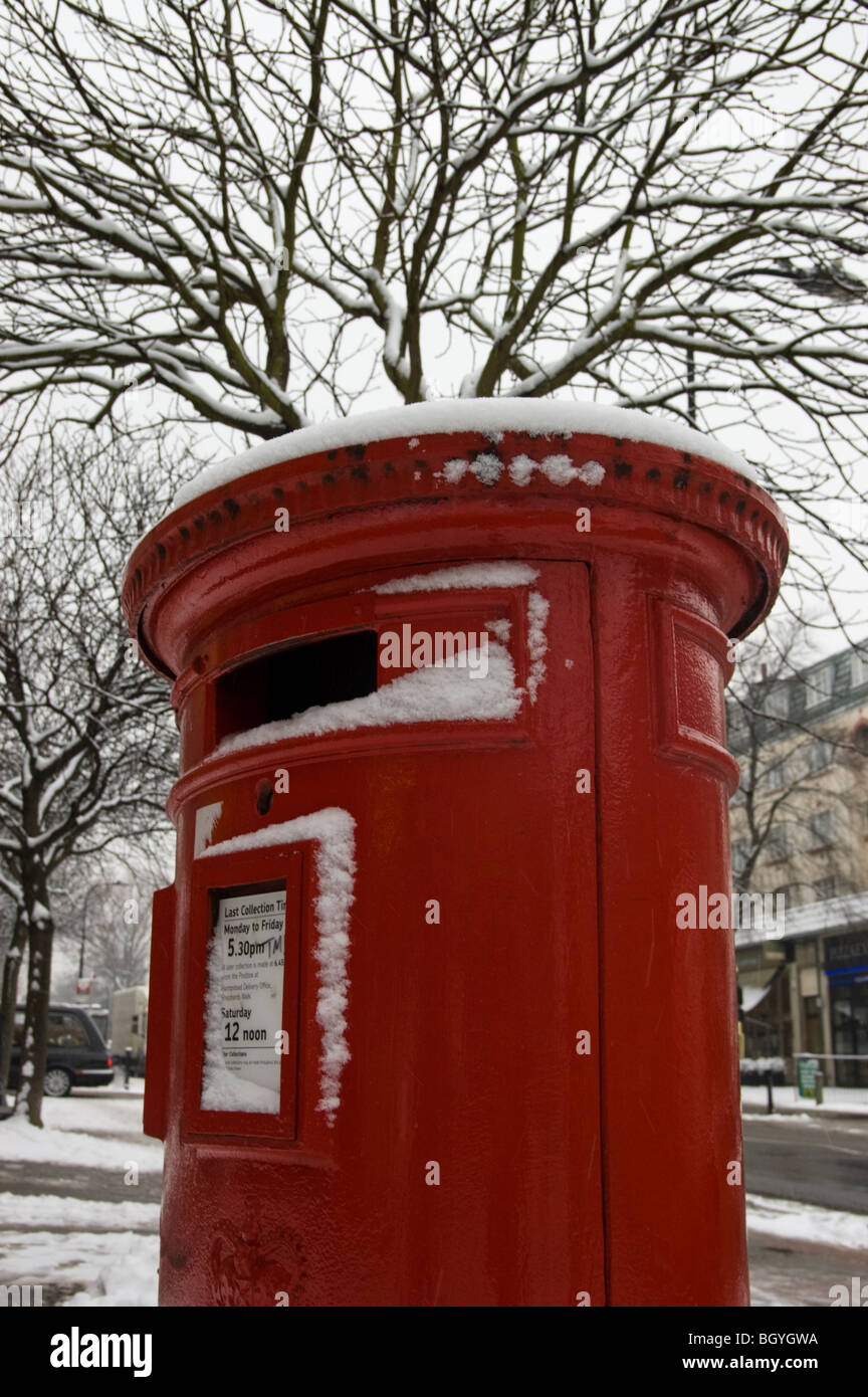 Frozen post box hi-res stock photography and images - Alamy