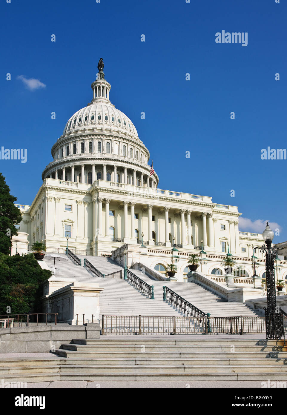 Building exterior capital cloud vertical sky hi-res stock photography ...