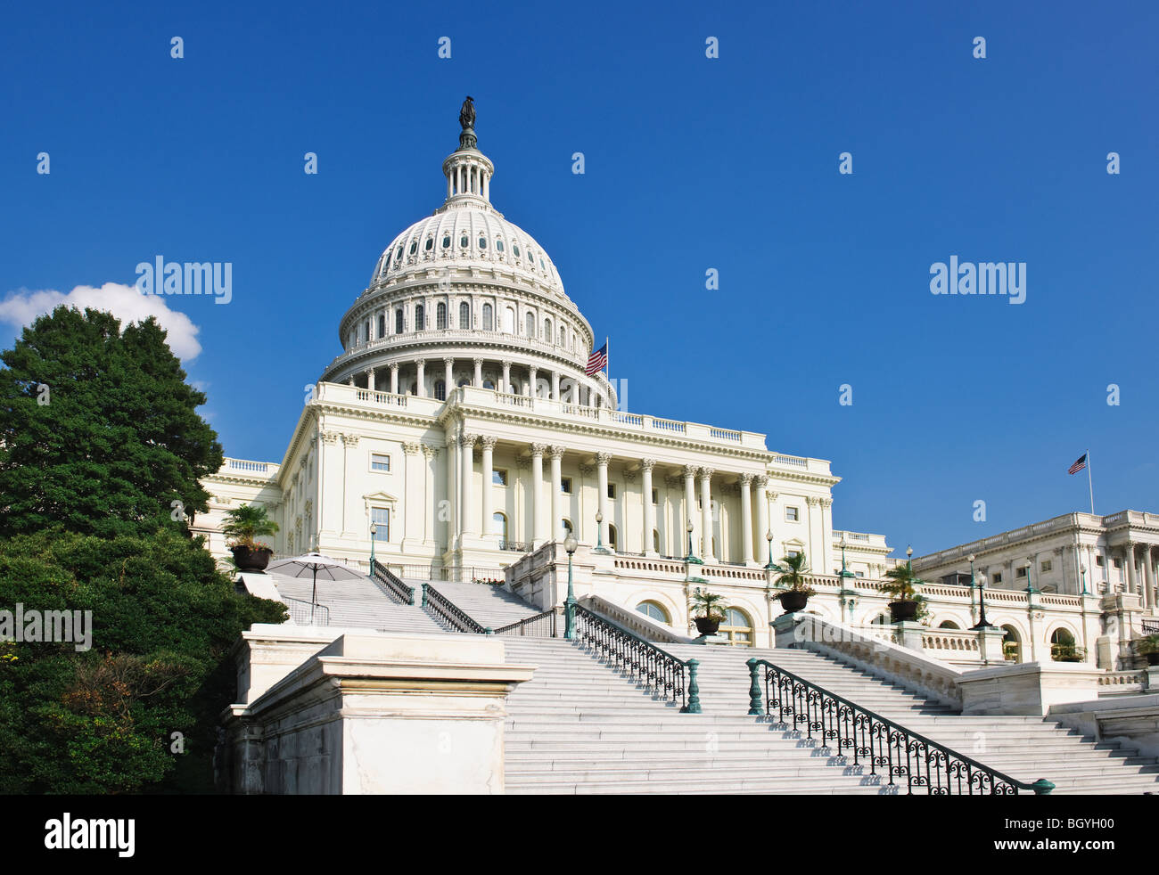 Us capitol pillars hi-res stock photography and images - Alamy