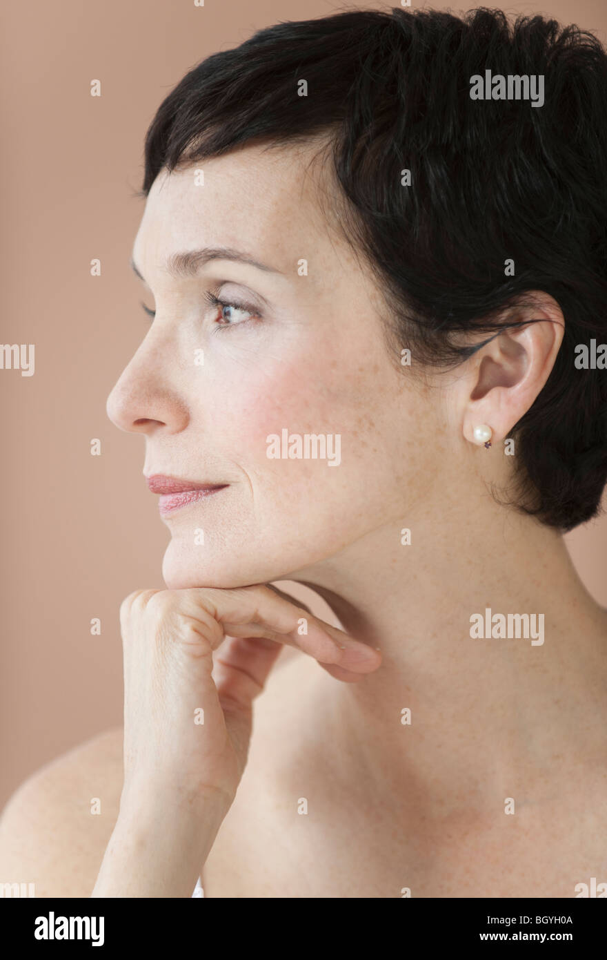 Middle aged white woman side profile hi-res stock photography and ...