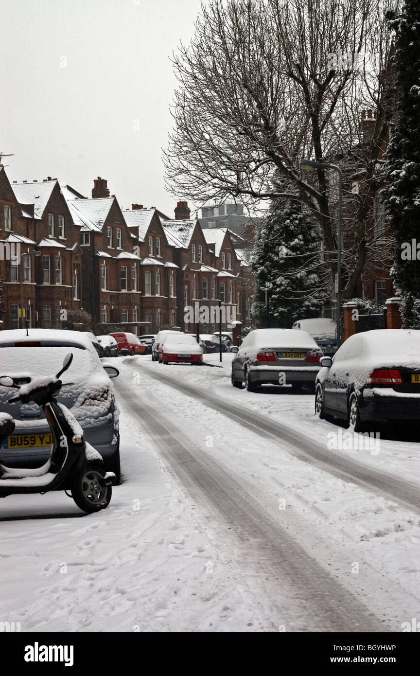 Urban street covered in snow hi-res stock photography and images - Alamy