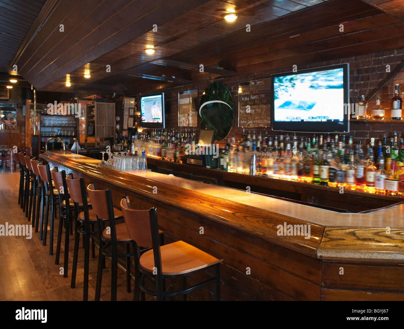 Sports bar hi-res stock photography and images - Alamy