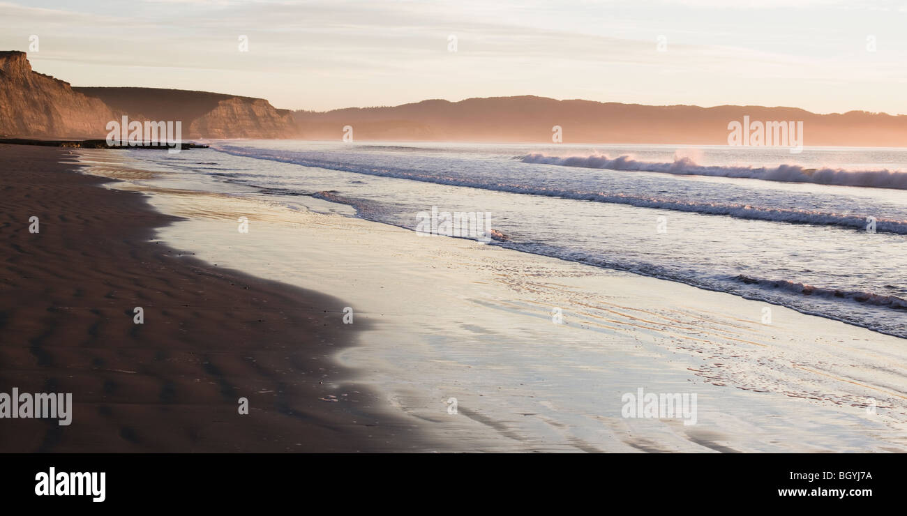 Beach bodies hi-res stock photography and images - Alamy