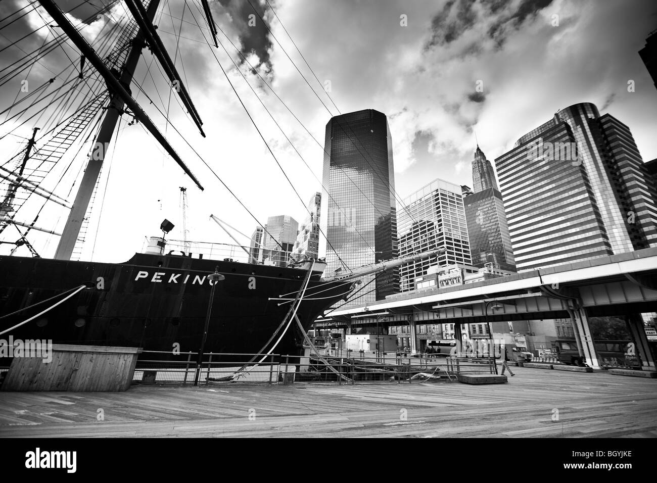 New York - Pier 16 Stock Photo - Alamy